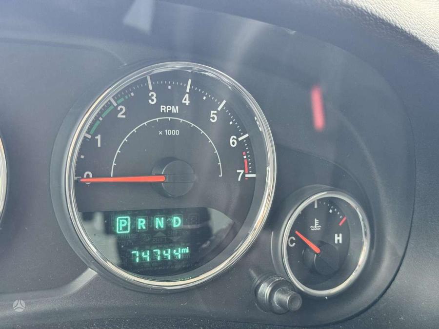 Pelēks Jeep Wrangler 2017 Viļņa, ar dzinēja tilpumu 3.60 L un nobraukumu 125 tūkst. km par 24500 €, foto 18 vietnē AUTOMOTO.COM.LV