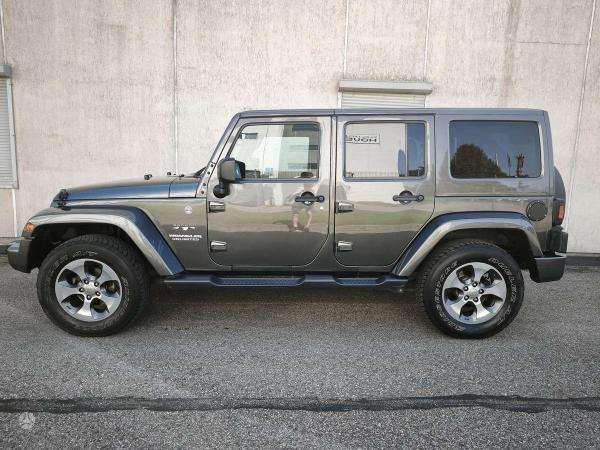 Jeep Wrangler 2017 Viļņa vietnē Pelēks Jeep Wrangler 2017 Viļņa, ar dzinēja tilpumu 3.60 L un nobraukumu 93 tūkst. km par 24990 €, foto 1 vietnē AUTOMOTO.COM.LV