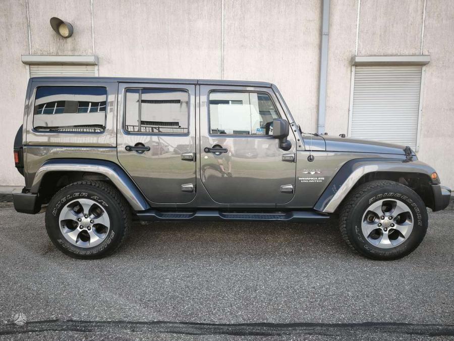 Pelēks Jeep Wrangler 2017 Viļņa, ar dzinēja tilpumu 3.60 L un nobraukumu 93 tūkst. km par 24990 €, foto 3 vietnē AUTOMOTO.COM.LV