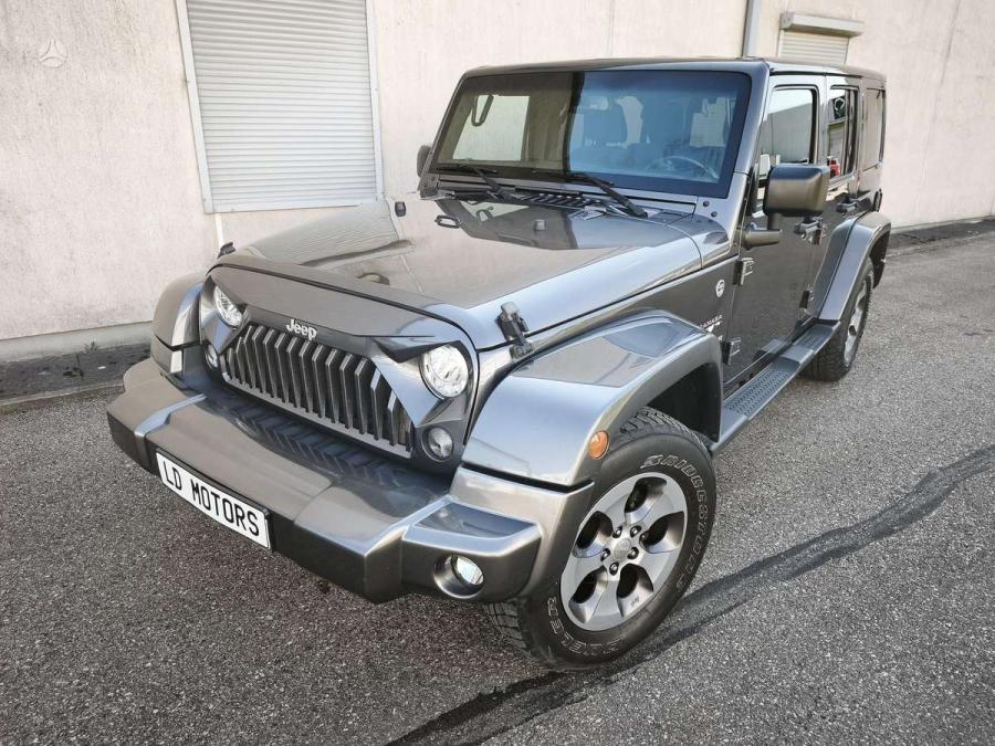 Pelēks Jeep Wrangler 2017 Viļņa, ar dzinēja tilpumu 3.60 L un nobraukumu 93 tūkst. km par 24990 €, foto 5 vietnē AUTOMOTO.COM.LV