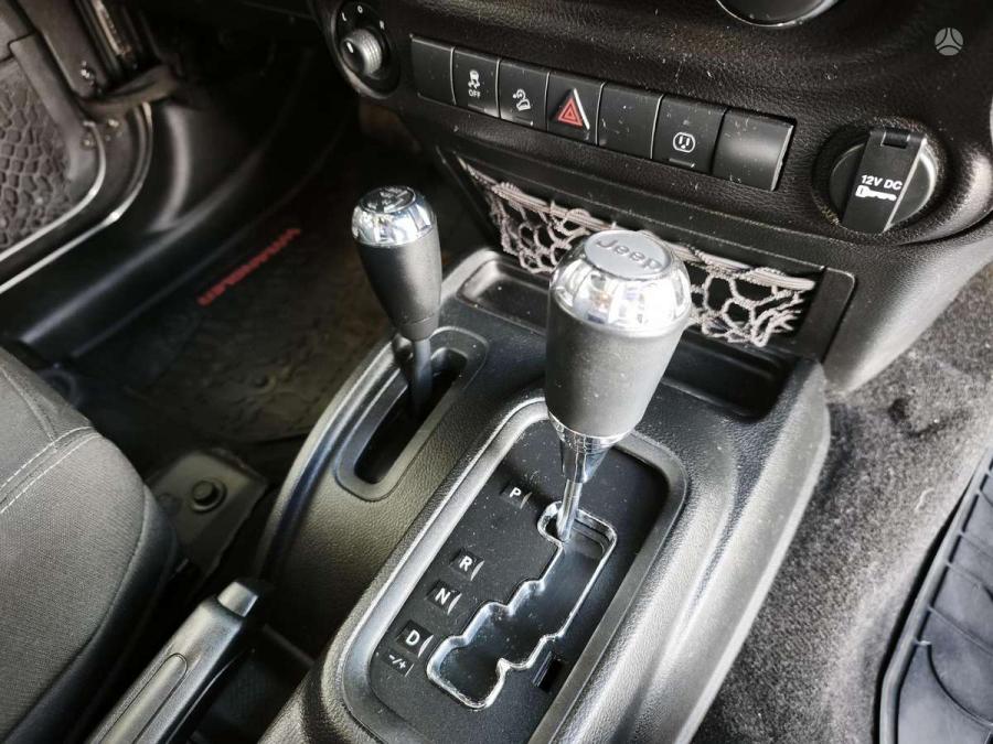 Pelēks Jeep Wrangler 2017 Viļņa, ar dzinēja tilpumu 3.60 L un nobraukumu 93 tūkst. km par 24990 €, foto 12 vietnē AUTOMOTO.COM.LV