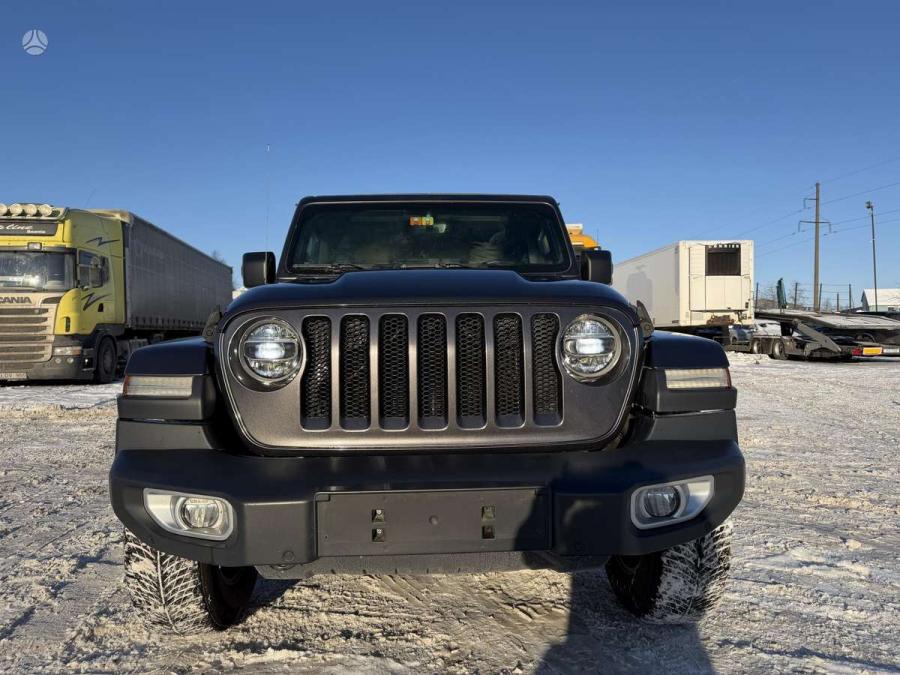Grey Jeep Wrangler 2019 in Siauliai, with an engine capacity of 2.14 L and mileage of 219 thousand km for 20900 €, photo 5 on AUTOMOTO.COM.LV