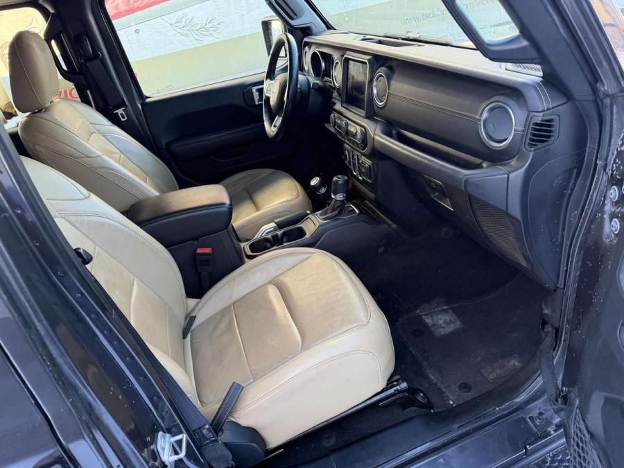 Grey Jeep Wrangler 2019 in Siauliai, with an engine capacity of 2.14 L and mileage of 219 thousand km for 20900 €, photo 9 on AUTOMOTO.COM.LV