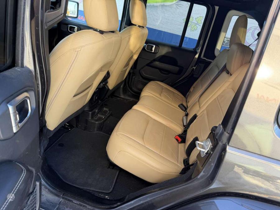 Grey Jeep Wrangler 2019 in Siauliai, with an engine capacity of 2.14 L and mileage of 219 thousand km for 20900 €, photo 13 on AUTOMOTO.COM.LV
