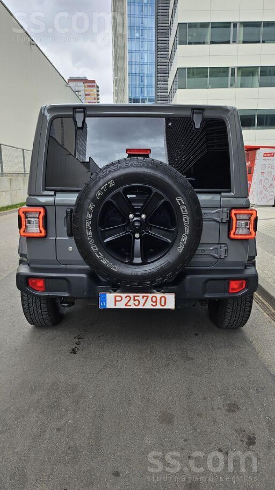 Grey Jeep Wrangler 2019 in Vilnius, with an engine capacity of 2.20 L and mileage of 0 thousand km for 37999 €, photo 4 on AUTOMOTO.COM.LV