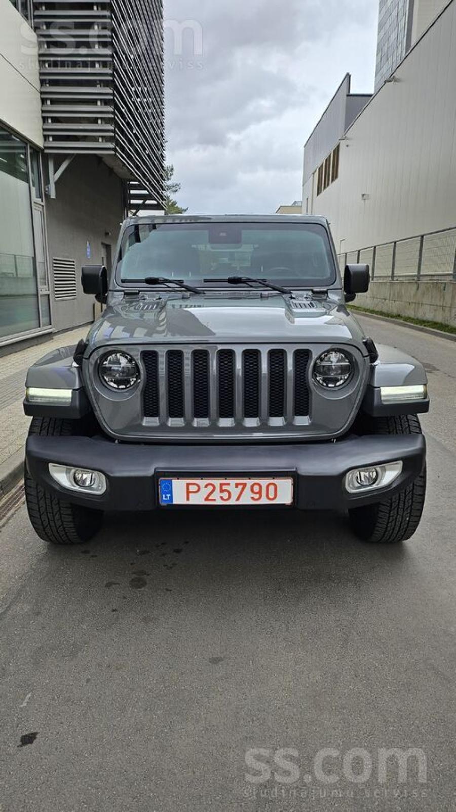 Grey Jeep Wrangler 2019 in Vilnius, with an engine capacity of 2.20 L and mileage of 0 thousand km for 37999 €, photo 8 on AUTOMOTO.COM.LV
