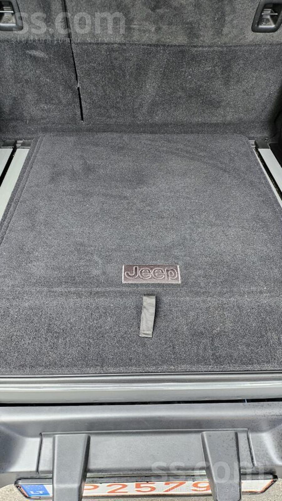Grey Jeep Wrangler 2019 in Vilnius, with an engine capacity of 2.20 L and mileage of 0 thousand km for 37999 €, photo 9 on AUTOMOTO.COM.LV