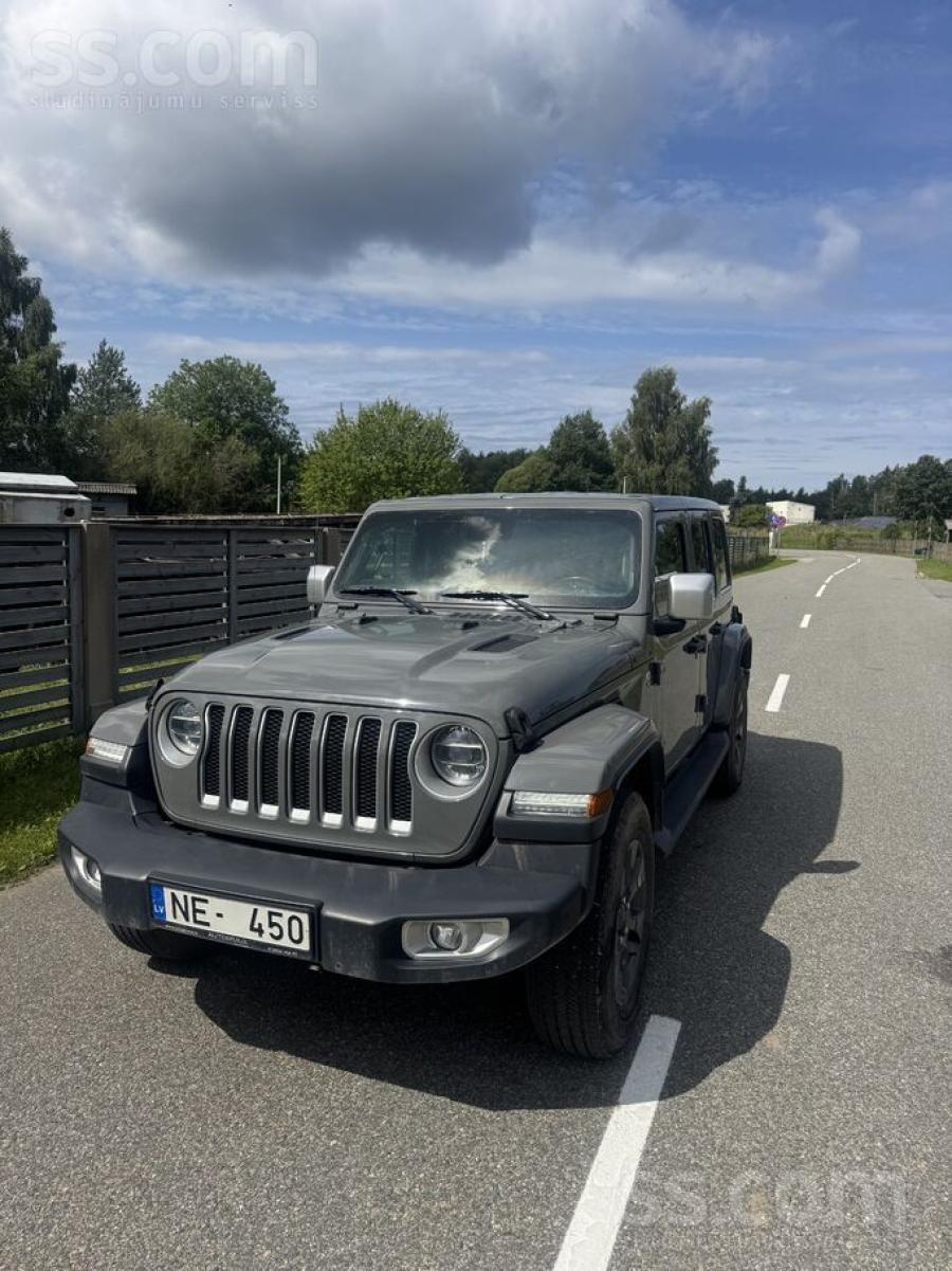 Grey Jeep Wrangler 2019 in Riga, with an engine capacity of 2.00 L and mileage of 95 thousand km for 40500 €, photo 1 on AUTOMOTO.COM.LV