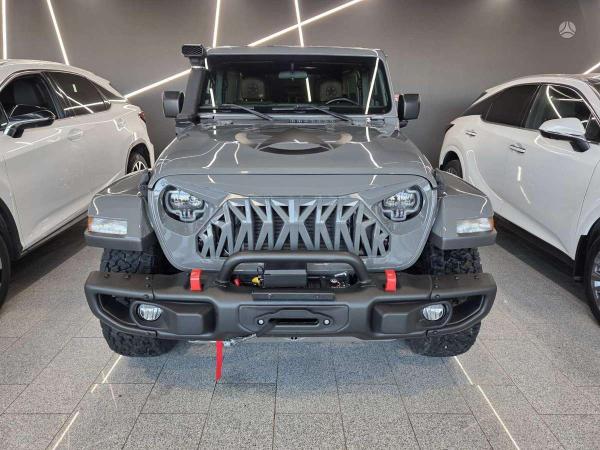 Grey Jeep Wrangler 2020 in Siauliai, with an engine capacity of 2.00 L and mileage of 45 thousand km for 39950 €, photo 3 on AUTOMOTO.COM.LV