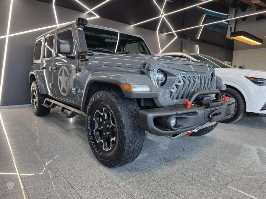 Pelēks Jeep Wrangler 2020 Šauļi, ar dzinēja tilpumu 3.60 L un nobraukumu 45 tūkst. km par 39950 €, foto 2 vietnē AUTOMOTO.COM.LV