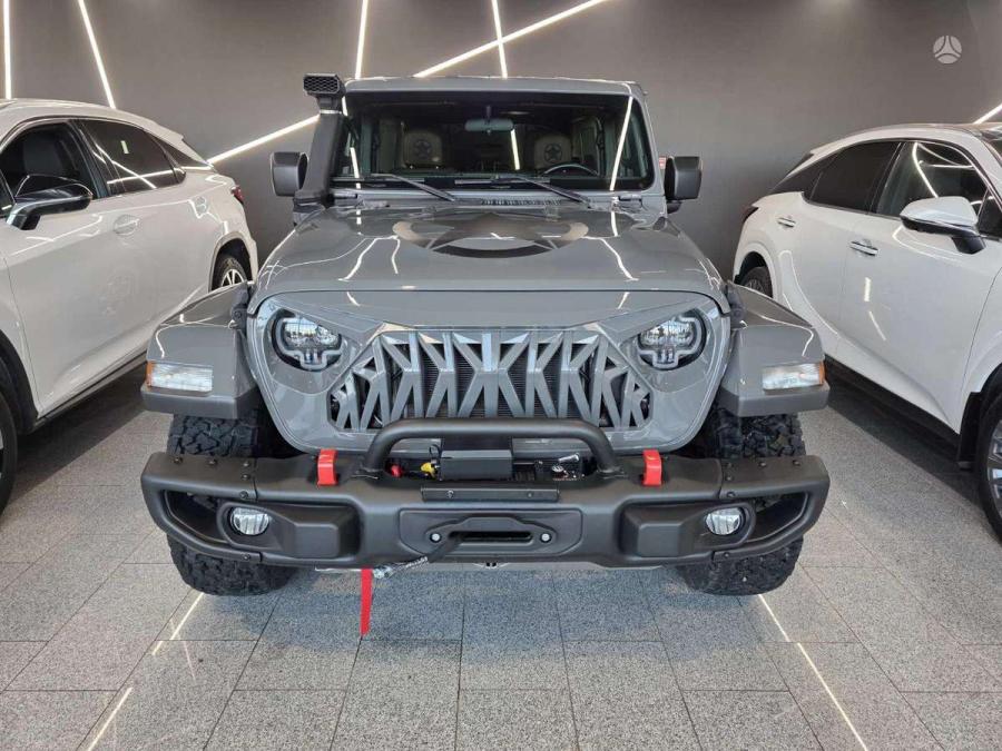Pelēks Jeep Wrangler 2020 Šauļi, ar dzinēja tilpumu 3.60 L un nobraukumu 45 tūkst. km par 39950 €, foto 3 vietnē AUTOMOTO.COM.LV