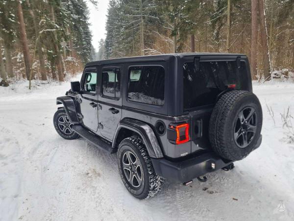Pelēks Jeep Wrangler 2020 Prienai, ar dzinēja tilpumu 3.60 L un nobraukumu 114 tūkst. km par 28500 €, foto 6 vietnē AUTOMOTO.COM.LV