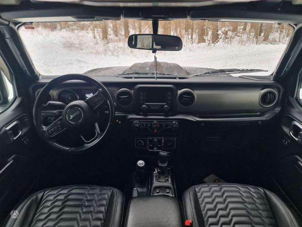 Pelēks Jeep Wrangler 2020 Prienai, ar dzinēja tilpumu 3.60 L un nobraukumu 114 tūkst. km par 28500 €, foto 9 vietnē AUTOMOTO.COM.LV
