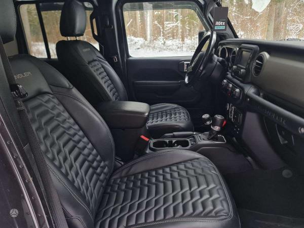 Pelēks Jeep Wrangler 2020 Prienai, ar dzinēja tilpumu 3.60 L un nobraukumu 114 tūkst. km par 28500 €, foto 10 vietnē AUTOMOTO.COM.LV