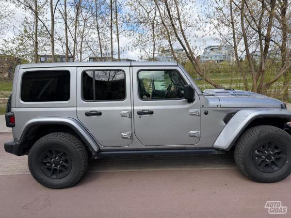Grey Jeep Wrangler 2020 in Vilnius, with an engine capacity of 3.60 L and mileage of 38 thousand km for 37900 €, photo 8 on AUTOMOTO.COM.LV