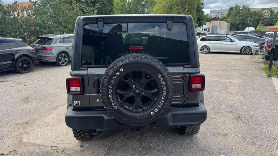 Grey Jeep Wrangler 2020 in Ukmerge, with an engine capacity of 3.60 L and mileage of 68 thousand km for 13450 €, photo 3 on AUTOMOTO.COM.LV