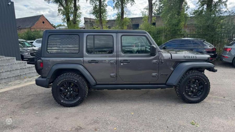 Grey Jeep Wrangler 2020 in Ukmerge, with an engine capacity of 3.60 L and mileage of 68 thousand km for 13450 €, photo 5 on AUTOMOTO.COM.LV