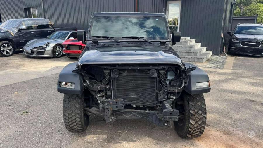 Grey Jeep Wrangler 2020 in Ukmerge, with an engine capacity of 3.60 L and mileage of 68 thousand km for 13450 €, photo 7 on AUTOMOTO.COM.LV
