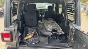 Grey Jeep Wrangler 2020 in Ukmerge, with an engine capacity of 3.60 L and mileage of 68 thousand km for 13450 €, photo 15 on AUTOMOTO.COM.LV