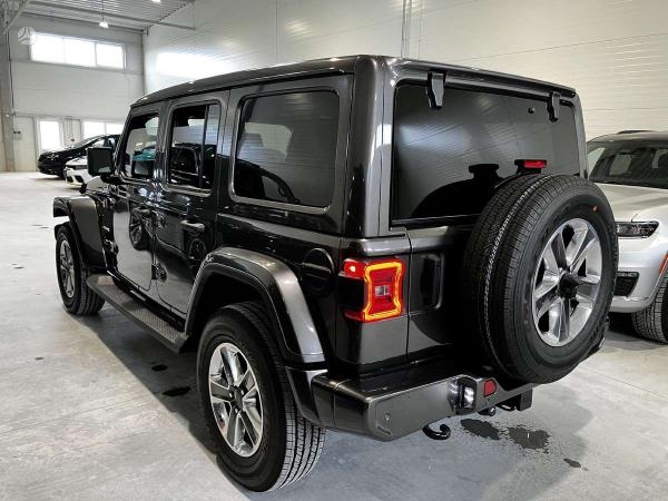 Pelēks Jeep Wrangler 2021 Klaipėda, ar dzinēja tilpumu 3.60 L un nobraukumu 50 tūkst. km par 42955 €, foto 4 vietnē AUTOMOTO.COM.LV