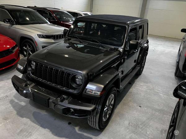 Pelēks Jeep Wrangler 2021 Klaipėda, ar dzinēja tilpumu 3.60 L un nobraukumu 50 tūkst. km par 42955 €, foto 6 vietnē AUTOMOTO.COM.LV