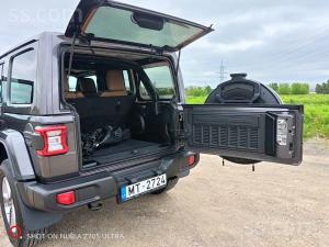 Pelēks Jeep Wrangler 2021 Rīga, ar dzinēja tilpumu 2.00 L un nobraukumu 50 tūkst. km par 42600 €, foto 13 vietnē AUTOMOTO.COM.LV