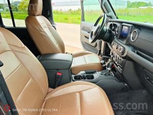 Pelēks Jeep Wrangler 2021 Rīga, ar dzinēja tilpumu 2.00 L un nobraukumu 50 tūkst. km par 42600 €, foto 22 vietnē AUTOMOTO.COM.LV