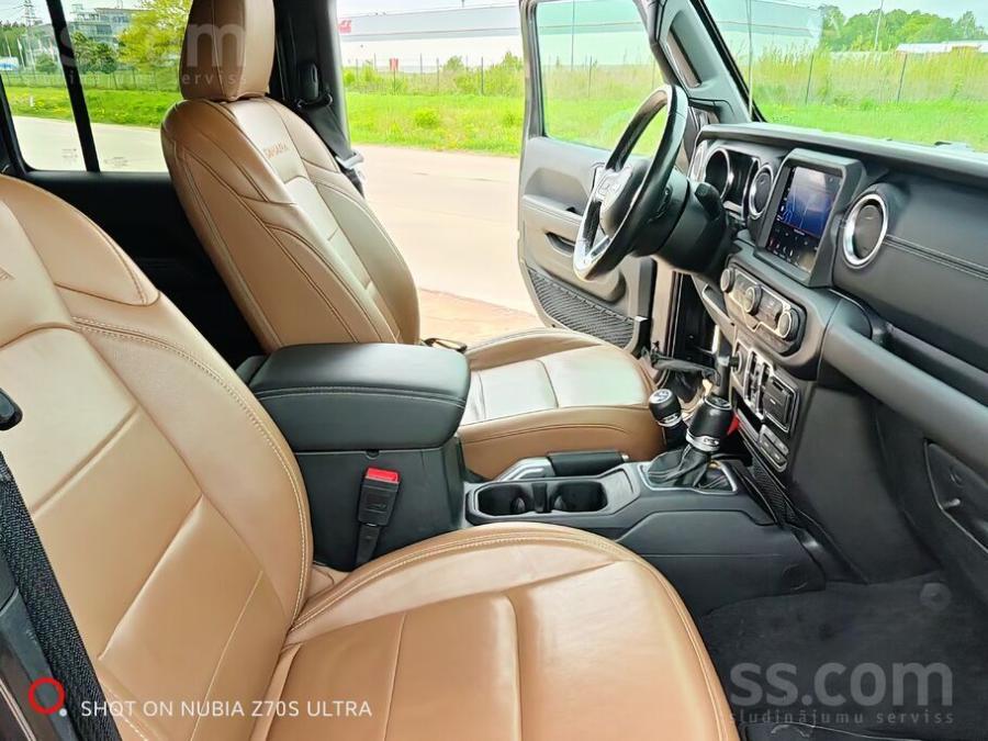 Pelēks Jeep Wrangler 2021 Rīga, ar dzinēja tilpumu 2.00 L un nobraukumu 50 tūkst. km par 42600 €, foto 22 vietnē AUTOMOTO.COM.LV