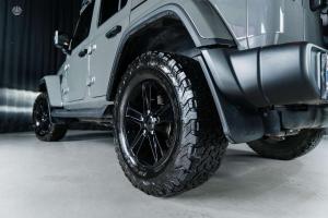 Pelēks Jeep Wrangler 2021 Viļņa, ar dzinēja tilpumu 2.99 L un nobraukumu 42 tūkst. km par 45000 €, foto 14 vietnē AUTOMOTO.COM.LV