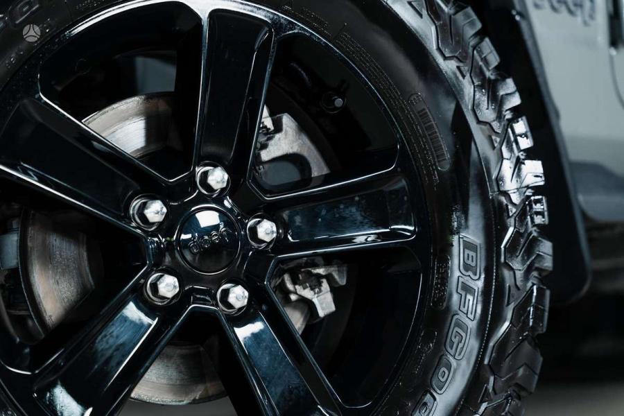 Pelēks Jeep Wrangler 2021 Viļņa, ar dzinēja tilpumu 2.99 L un nobraukumu 42 tūkst. km par 45000 €, foto 17 vietnē AUTOMOTO.COM.LV