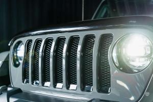 Pelēks Jeep Wrangler 2021 Viļņa, ar dzinēja tilpumu 2.99 L un nobraukumu 42 tūkst. km par 45000 €, foto 18 vietnē AUTOMOTO.COM.LV