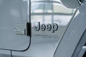 Pelēks Jeep Wrangler 2021 Viļņa, ar dzinēja tilpumu 2.99 L un nobraukumu 42 tūkst. km par 45000 €, foto 22 vietnē AUTOMOTO.COM.LV