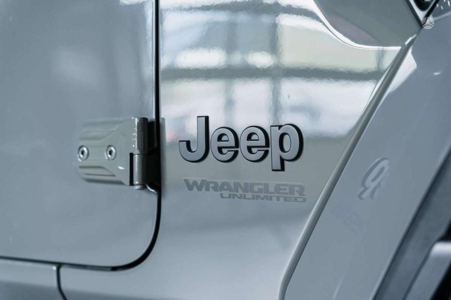 Pelēks Jeep Wrangler 2021 Viļņa, ar dzinēja tilpumu 2.99 L un nobraukumu 42 tūkst. km par 45000 €, foto 22 vietnē AUTOMOTO.COM.LV