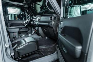 Pelēks Jeep Wrangler 2021 Viļņa, ar dzinēja tilpumu 2.99 L un nobraukumu 42 tūkst. km par 45000 €, foto 24 vietnē AUTOMOTO.COM.LV