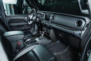 Pelēks Jeep Wrangler 2021 Viļņa, ar dzinēja tilpumu 2.99 L un nobraukumu 42 tūkst. km par 45000 €, foto 25 vietnē AUTOMOTO.COM.LV