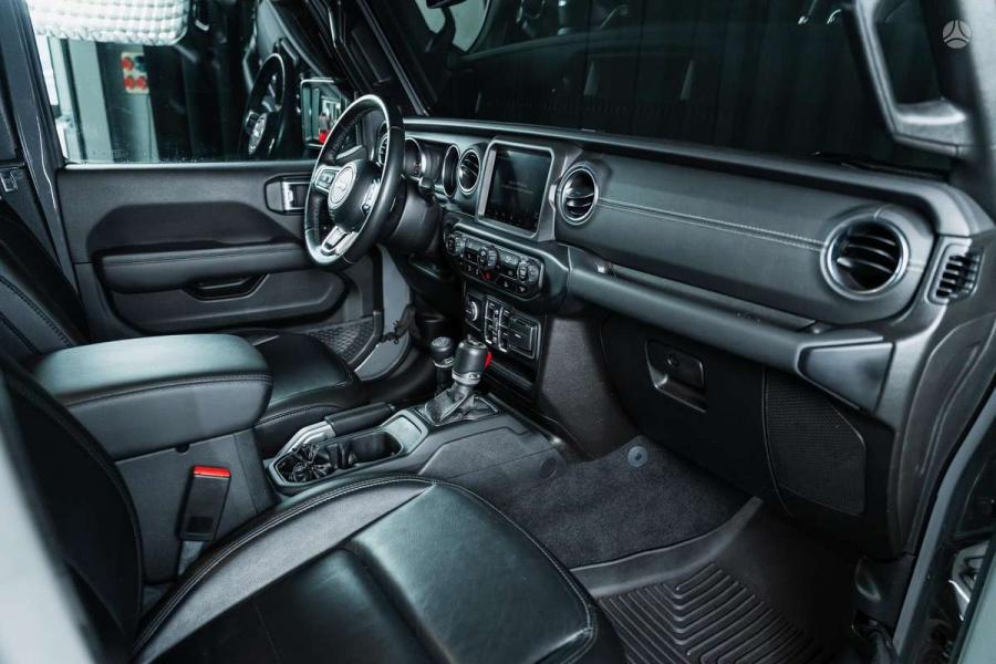 Pelēks Jeep Wrangler 2021 Viļņa, ar dzinēja tilpumu 2.99 L un nobraukumu 42 tūkst. km par 45000 €, foto 25 vietnē AUTOMOTO.COM.LV