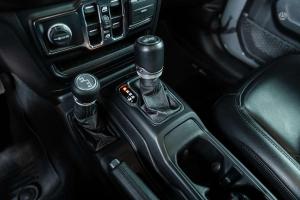 Pelēks Jeep Wrangler 2021 Viļņa, ar dzinēja tilpumu 2.99 L un nobraukumu 42 tūkst. km par 45000 €, foto 37 vietnē AUTOMOTO.COM.LV