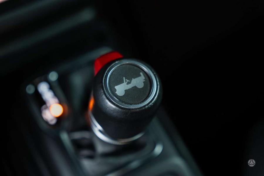 Pelēks Jeep Wrangler 2021 Viļņa, ar dzinēja tilpumu 2.99 L un nobraukumu 42 tūkst. km par 45000 €, foto 40 vietnē AUTOMOTO.COM.LV