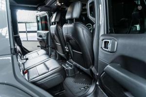 Pelēks Jeep Wrangler 2021 Viļņa, ar dzinēja tilpumu 2.99 L un nobraukumu 42 tūkst. km par 45000 €, foto 41 vietnē AUTOMOTO.COM.LV
