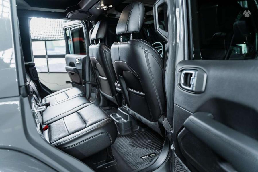 Pelēks Jeep Wrangler 2021 Viļņa, ar dzinēja tilpumu 2.99 L un nobraukumu 42 tūkst. km par 45000 €, foto 41 vietnē AUTOMOTO.COM.LV