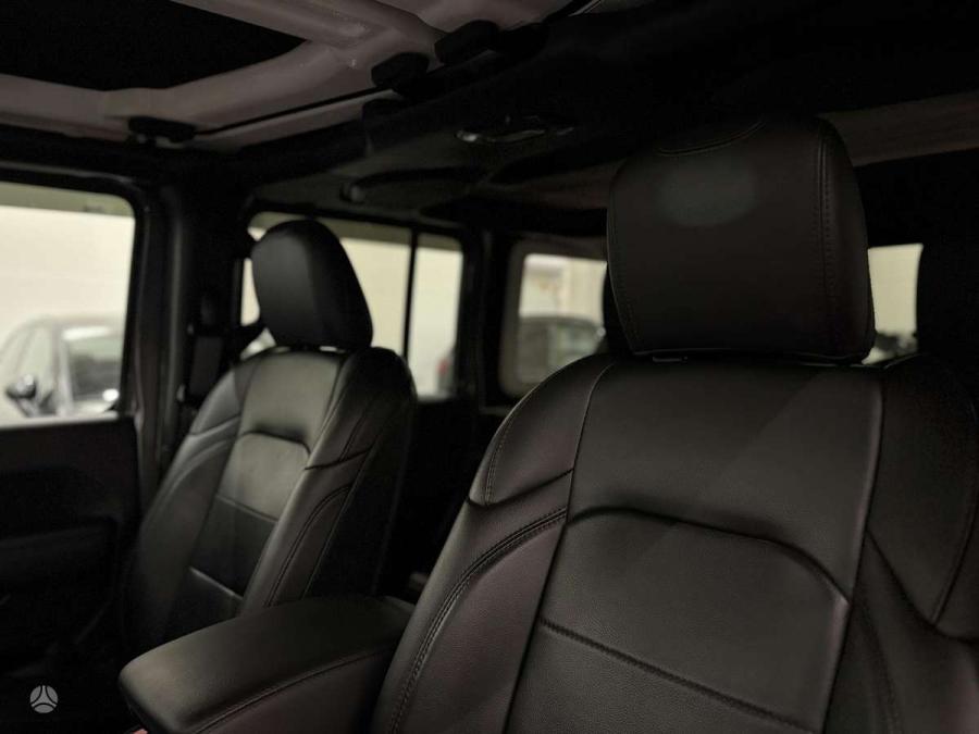 Серый Джип Вранглер 2021 в Вильнюс, объемом двигателя 2.99 л и пробегом 45 тыс. км за 44990 €, фото 15 на AUTOMOTO.COM.LV