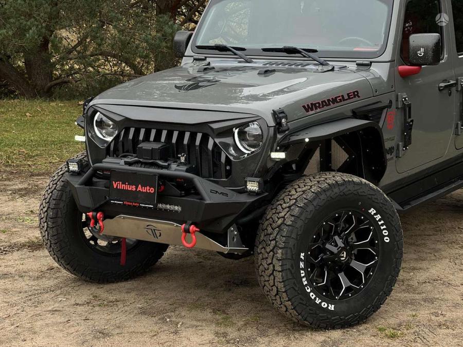 Pelēks Jeep Wrangler 2022 Viļņa, ar dzinēja tilpumu 3.00 L un nobraukumu 30 tūkst. km par 48500 €, foto 4 vietnē AUTOMOTO.COM.LV