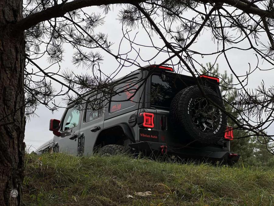 Pelēks Jeep Wrangler 2022 Viļņa, ar dzinēja tilpumu 3.00 L un nobraukumu 30 tūkst. km par 48500 €, foto 13 vietnē AUTOMOTO.COM.LV