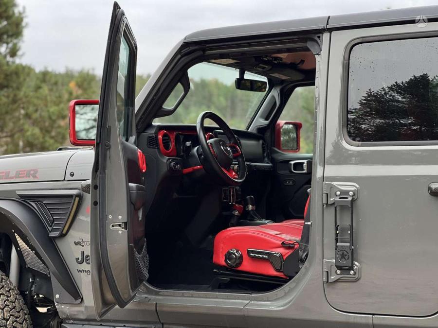Pelēks Jeep Wrangler 2022 Viļņa, ar dzinēja tilpumu 3.00 L un nobraukumu 30 tūkst. km par 48500 €, foto 17 vietnē AUTOMOTO.COM.LV