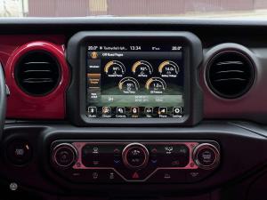 Pelēks Jeep Wrangler 2022 Viļņa, ar dzinēja tilpumu 3.00 L un nobraukumu 30 tūkst. km par 48500 €, foto 29 vietnē AUTOMOTO.COM.LV