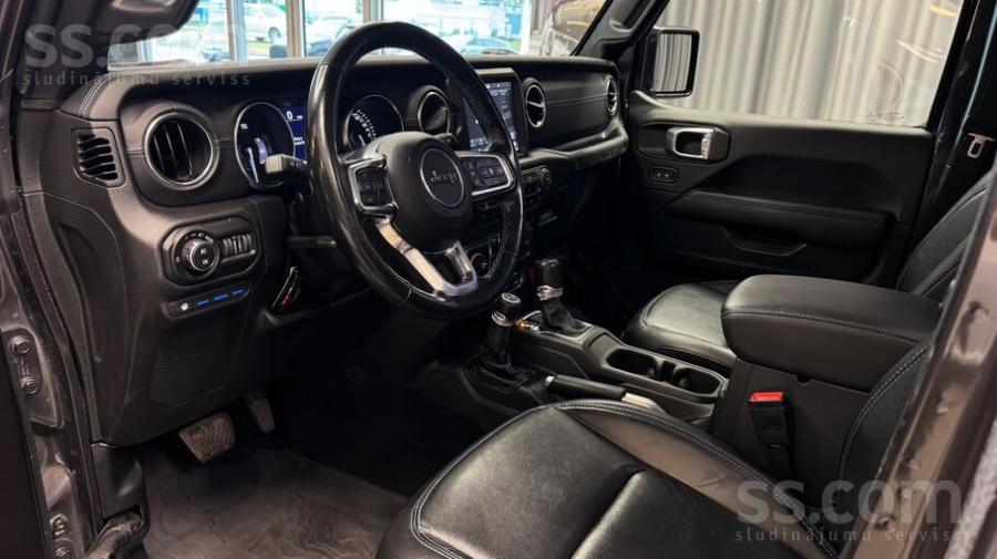 Grey Jeep Wrangler 2022 in Riga, with an engine capacity of 2.00 L and mileage of 85 thousand km for 69900 €, photo 9 on AUTOMOTO.COM.LV