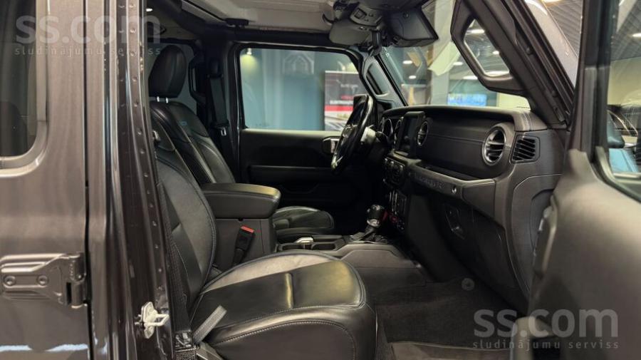 Grey Jeep Wrangler 2022 in Riga, with an engine capacity of 2.00 L and mileage of 85 thousand km for 69900 €, photo 19 on AUTOMOTO.COM.LV