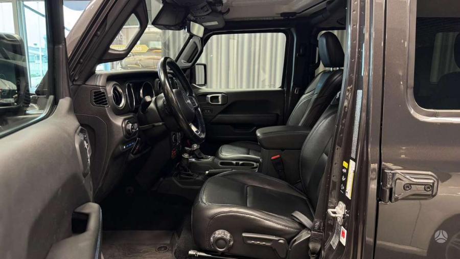 Grey Jeep Wrangler 2022 in Riga, with an engine capacity of 2.00 L and mileage of 85 thousand km for 69990 €, photo 8 on AUTOMOTO.COM.LV