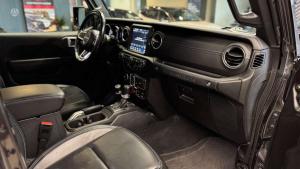 Grey Jeep Wrangler 2022 in Riga, with an engine capacity of 2.00 L and mileage of 85 thousand km for 69990 €, photo 18 on AUTOMOTO.COM.LV