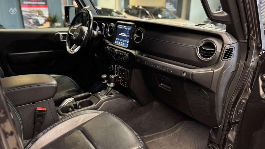 Grey Jeep Wrangler 2022 in Riga, with an engine capacity of 2.00 L and mileage of 85 thousand km for 69990 €, photo 18 on AUTOMOTO.COM.LV